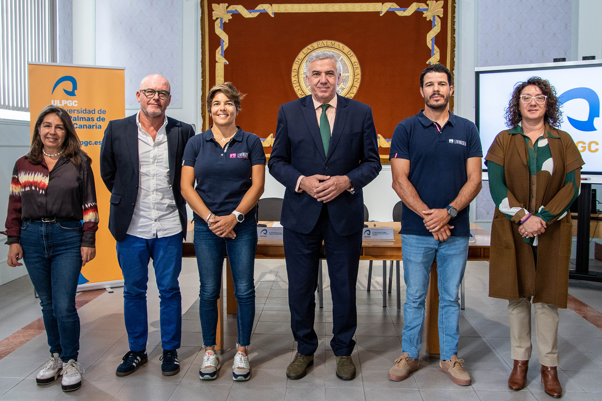 Firma de un convenio de colaboración entre la ULPGC y Livingsea | ULPGC ...